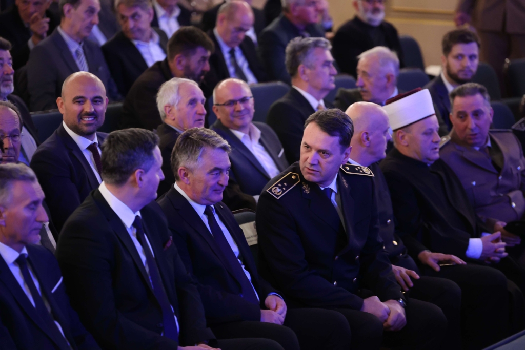 Komšić: Armija RBiH je veličanstven podvig naroda Bosne i Hercegovine