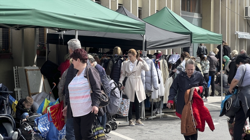 Na humanitarnom bazaru Pomozi.ba simbolične cijene i pregršt ...