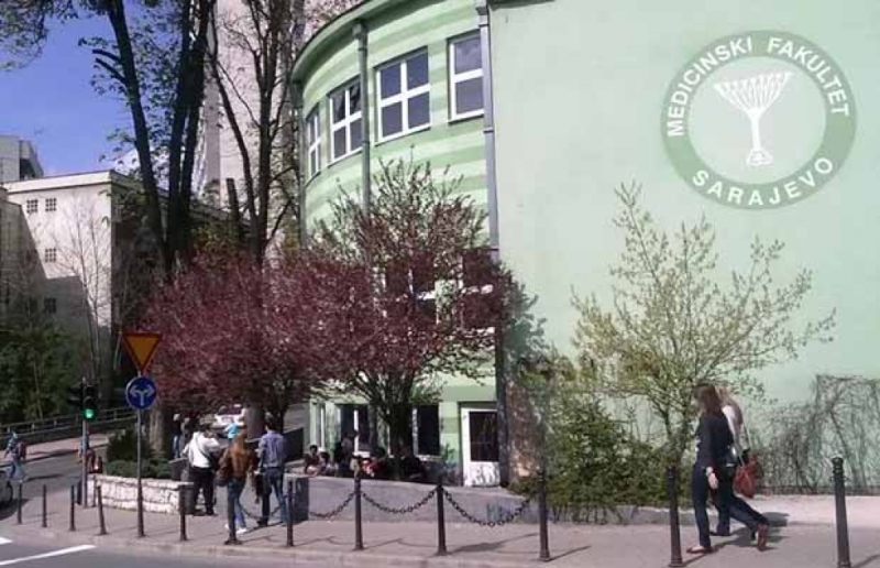 Studenti Medicinskog fakulteta u Sarajevu očajni, tvrde da im je ukinuto pravo na parcijalno ...
