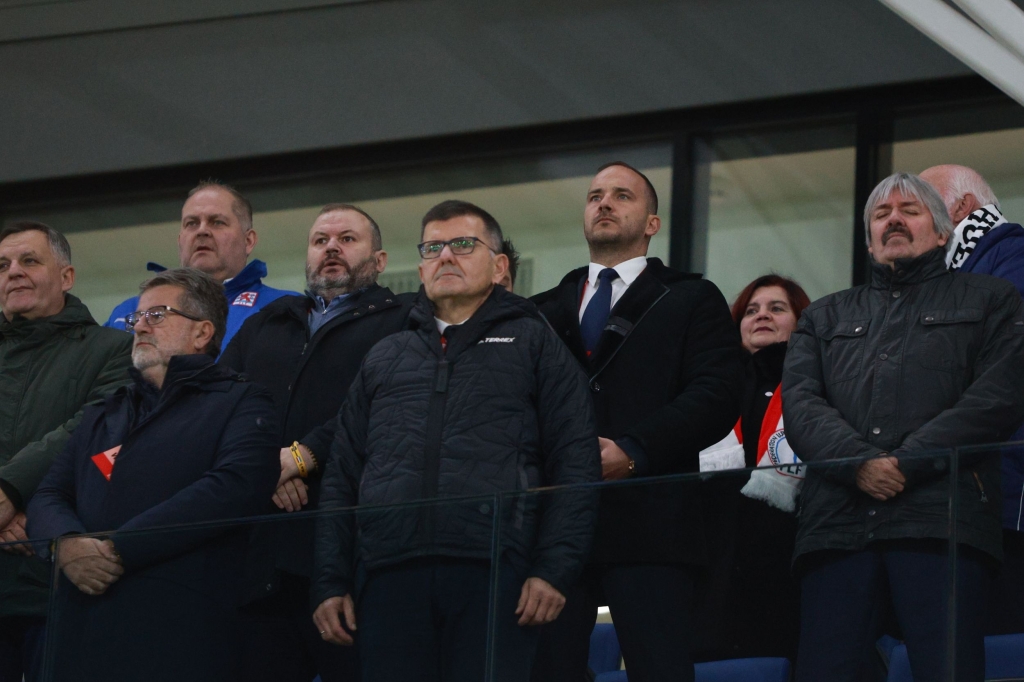 Dok se Zmajevi brukaju, čelnici FSBiH uživaju u svečanoj loži