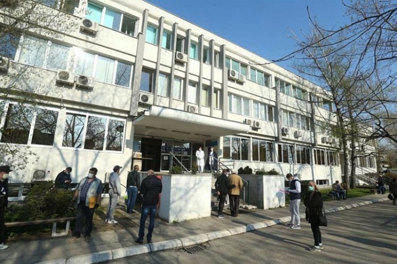 Dom zdravlja Banja Luka podiže milionski kredit da radnicima isplati plaće Dom zdravlja Banja Luka podiže milionski kredit da radnicima isplati plaće
