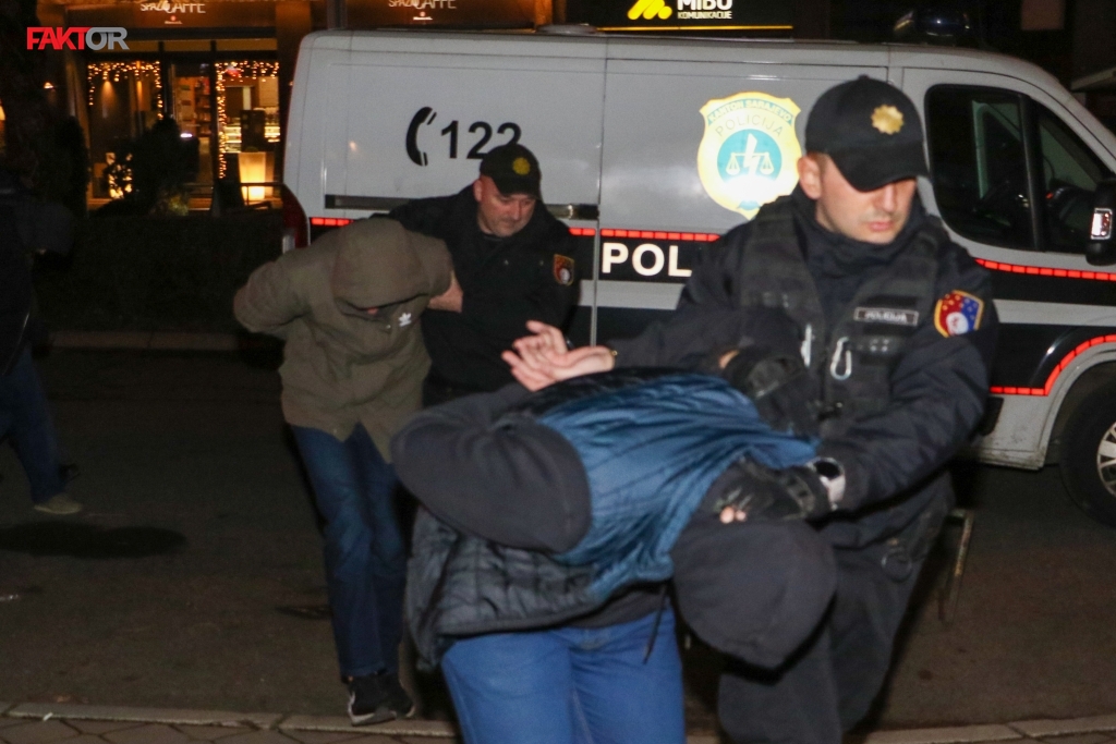 Tužilaštvo pristalo da se trojici osumnjičenih za napad na Ilidži odrede mjere zabrane, za ...