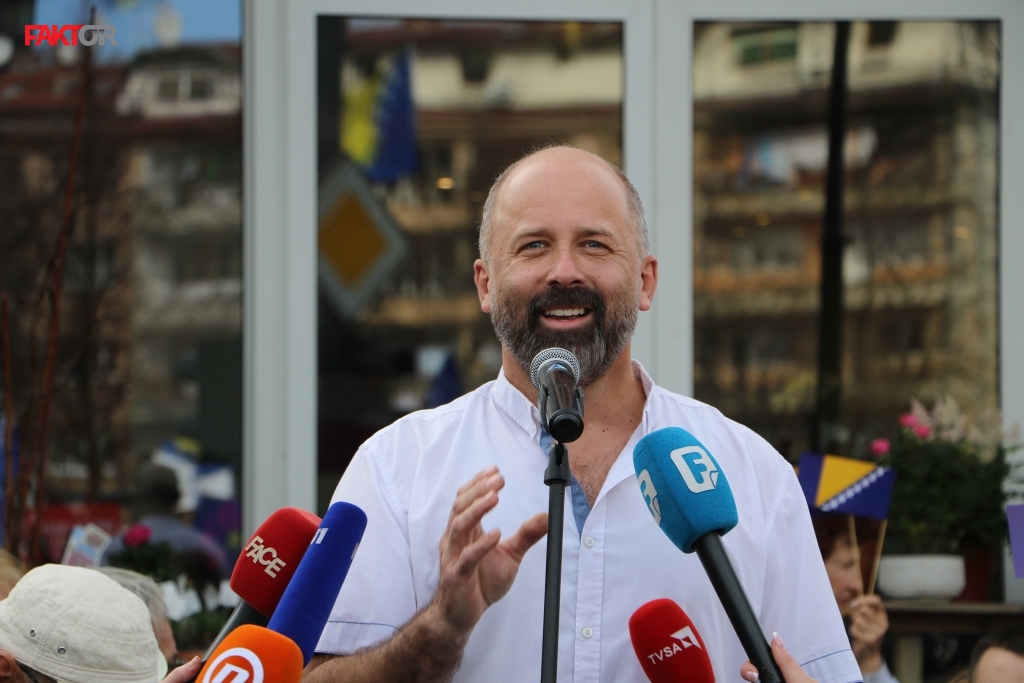 Đozić: Pred nama su dva puta, građanska država ili ono što Zagreb traži ...