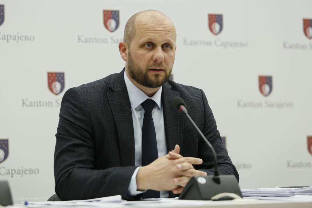 Okerić i dalje ne zakazuje sjednicu, krivicu za sigurnost sa policije i ...