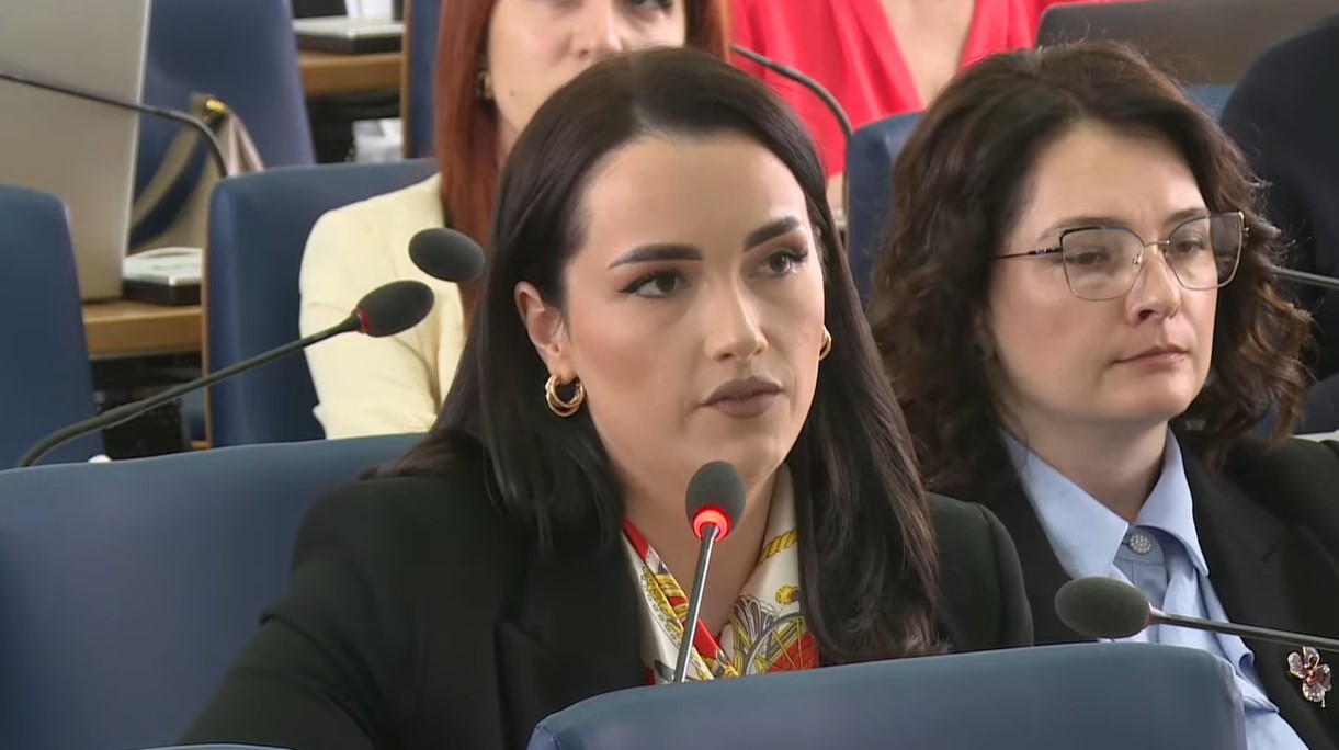 Žestok odgovor zastupnici Memić na inicijativu da se policajcima ...