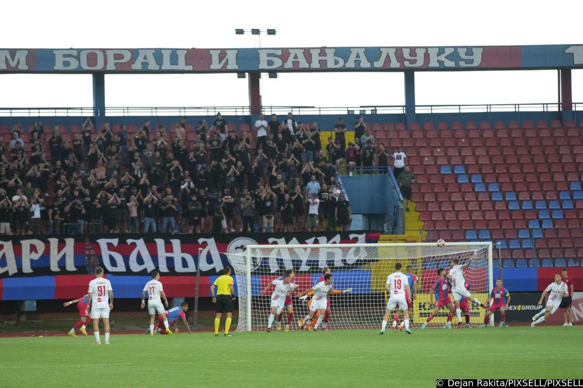 Pred očima Vice Zeljkovića: Navijači Borca skandirali ime ratnog ...