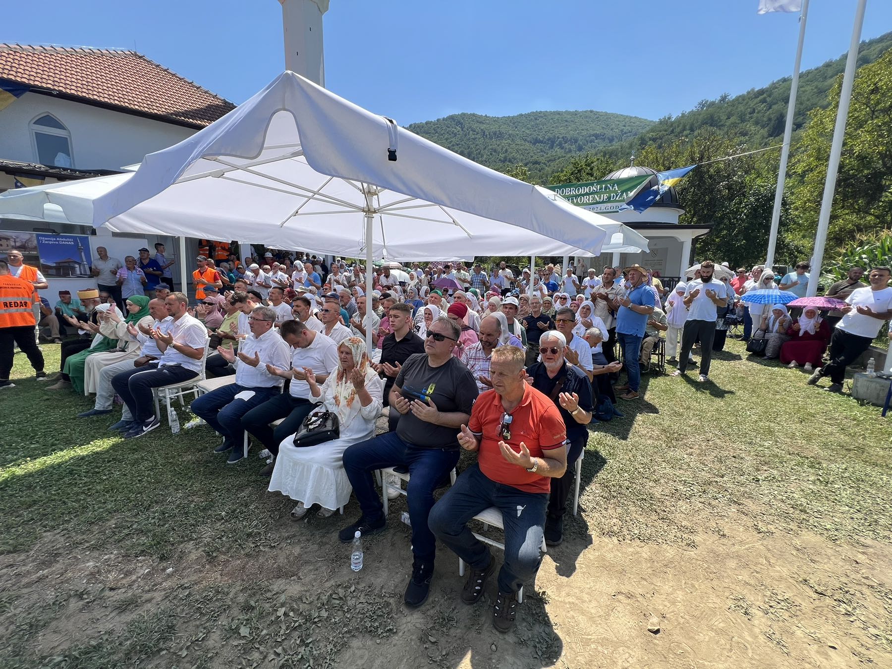 Otvorena i posljednja obnovljena džamija u Bratuncu: "Obnovili smo naše ...