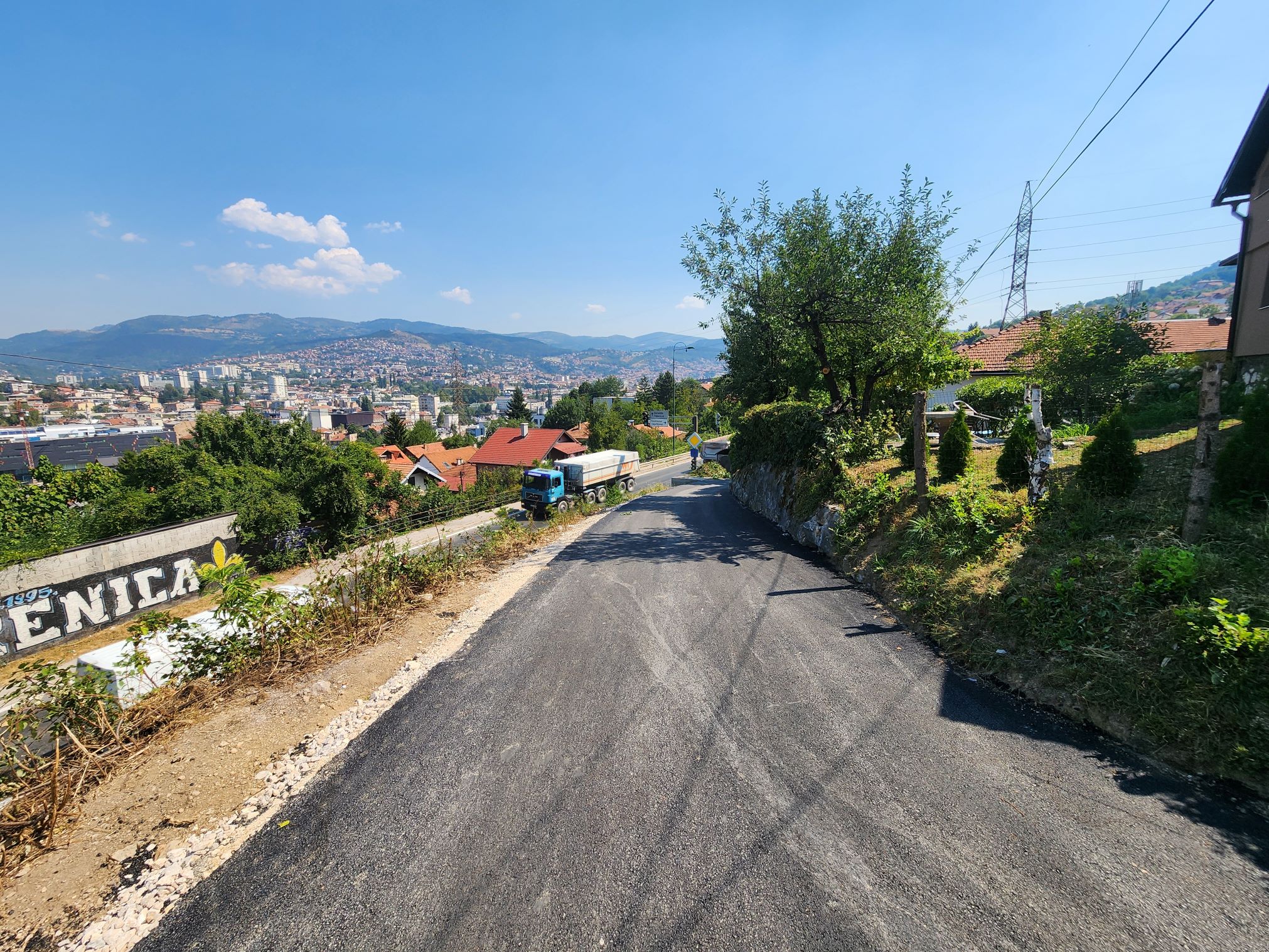Mandićev kabinet se pohvalio: Asfaltirano dva puta po 75 metara Urijan ...