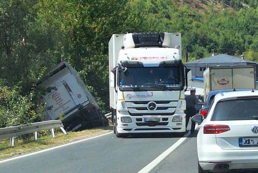 Kamion sletio s ceste kod Travnika