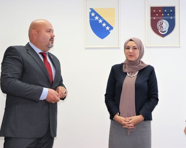 Sivro o pravilniku ministrice Hota-Muminović: Nastavnici ne mogu ...
