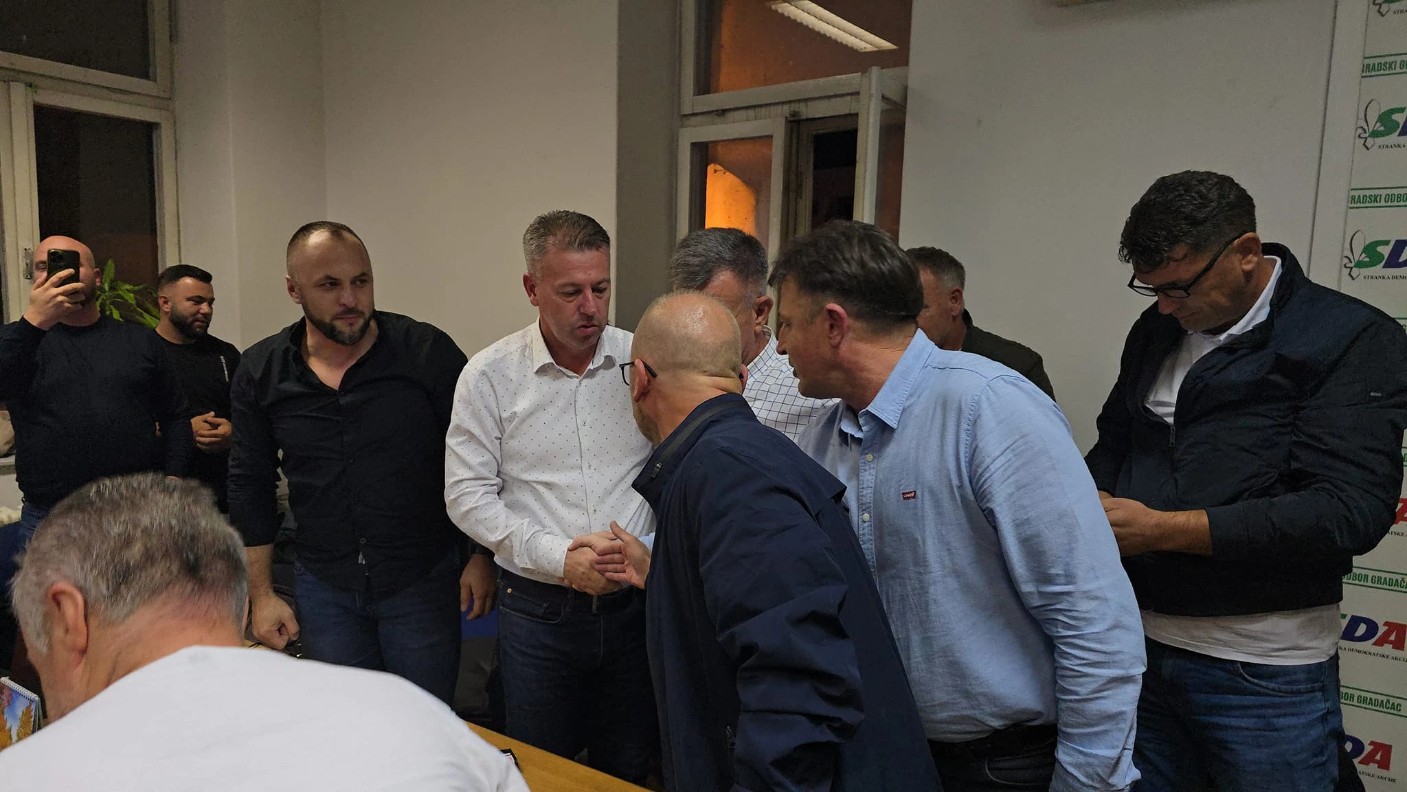 Gradačac: Mehanović (SDA) "pomeo" kandidata "Trojke", pobjedu posvetio ...