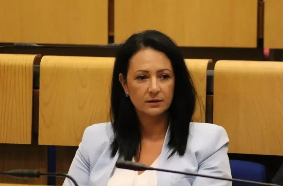 Obuća: I vlast je oborila dnevni red Doma naroda FBiH, sada je pitanje ...