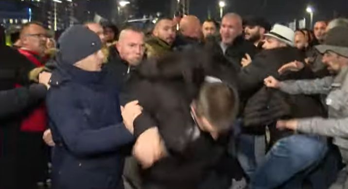 Blokada u Beogradu na vodi završena nakon fizičkih obračuna, napadnuta i novinarska ekipa