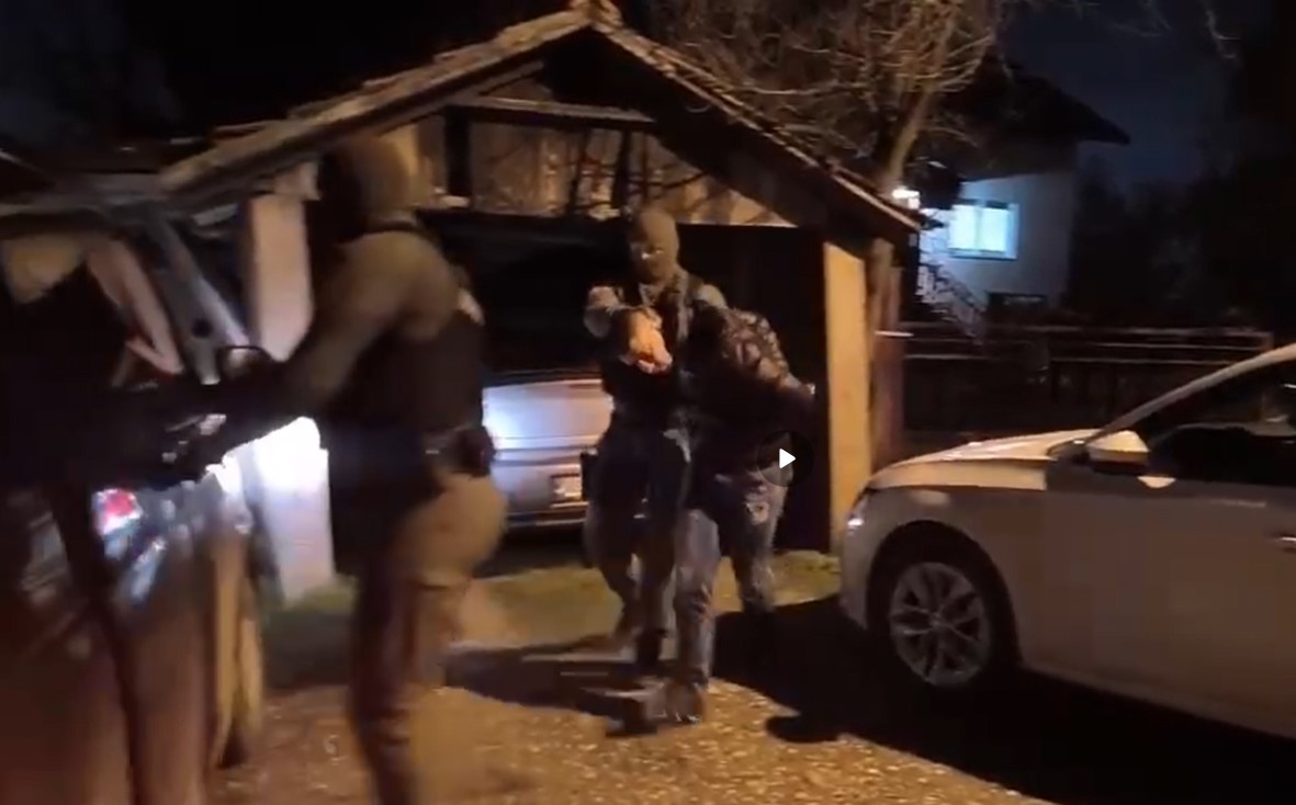 Na Sokocu uhapšene dvije osobe zbog ubistva u Sremskoj Mitrovici: Uzeo ženino prezime da bi se ...