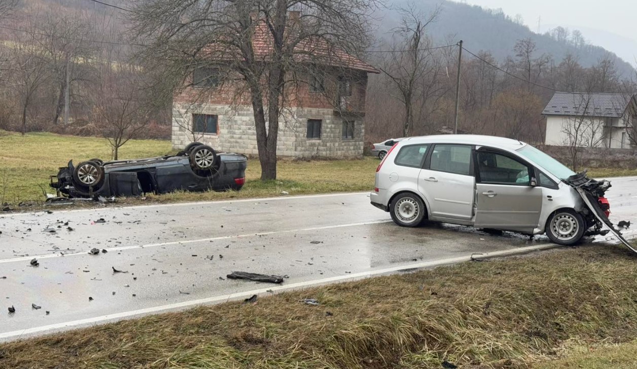 Težak sudar na putu Konjević Polje - Bratunac: Jedna osoba poginula, troje povrijeđenih