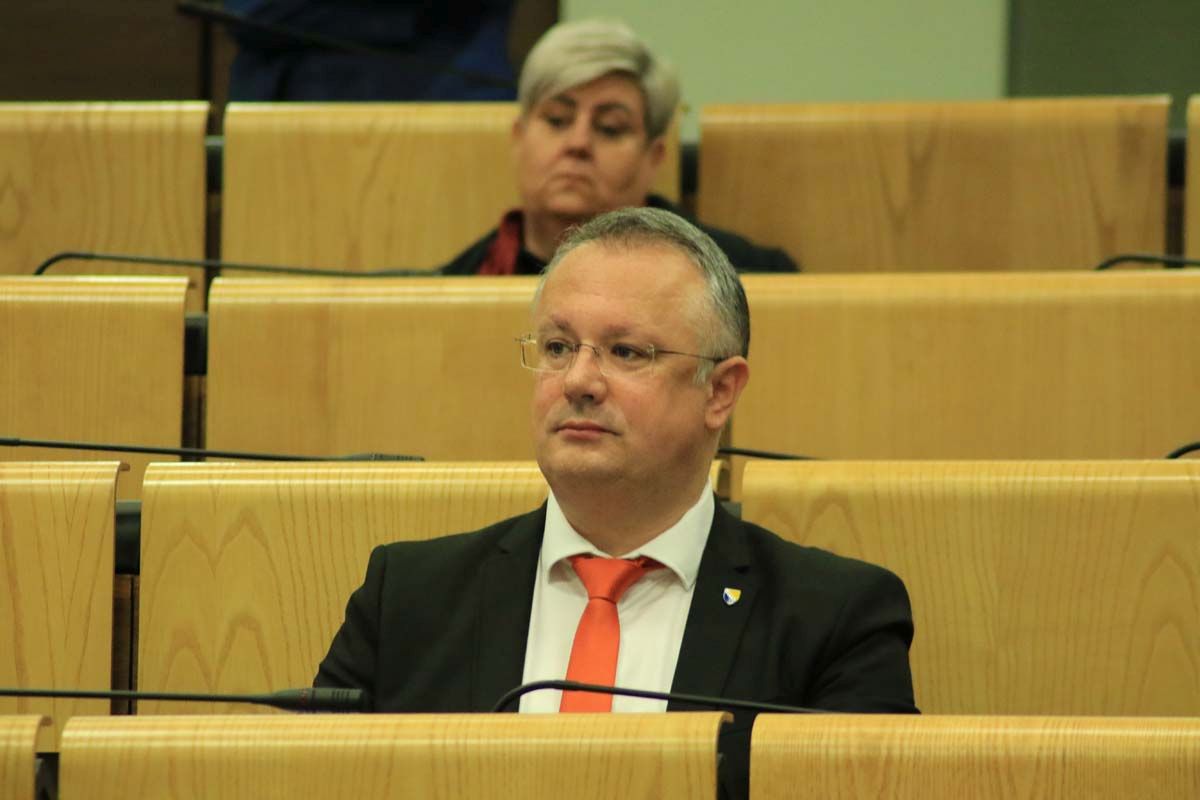 Kajan: Može li Federalno ministarstvo spriječiti da učenici u školama ...