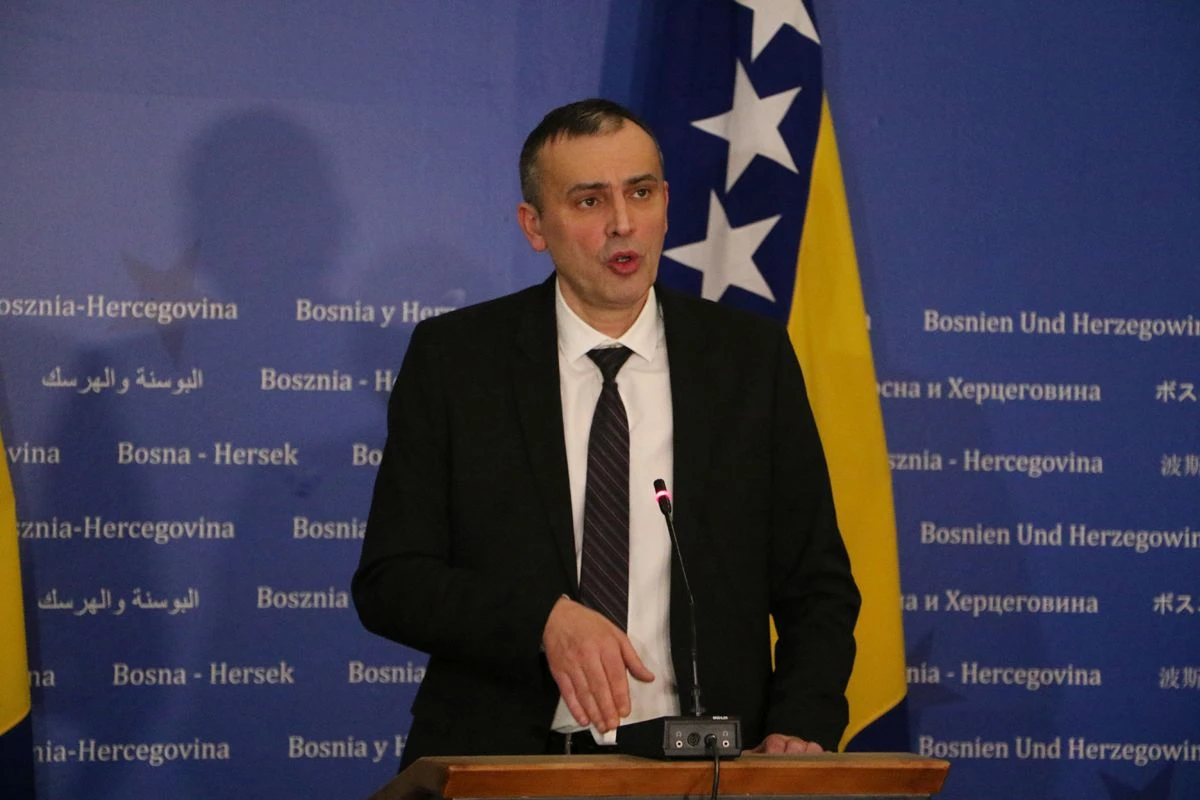 Babalj pozvao Srbe da ne napuštaju radna mjesta u institucijama BiH