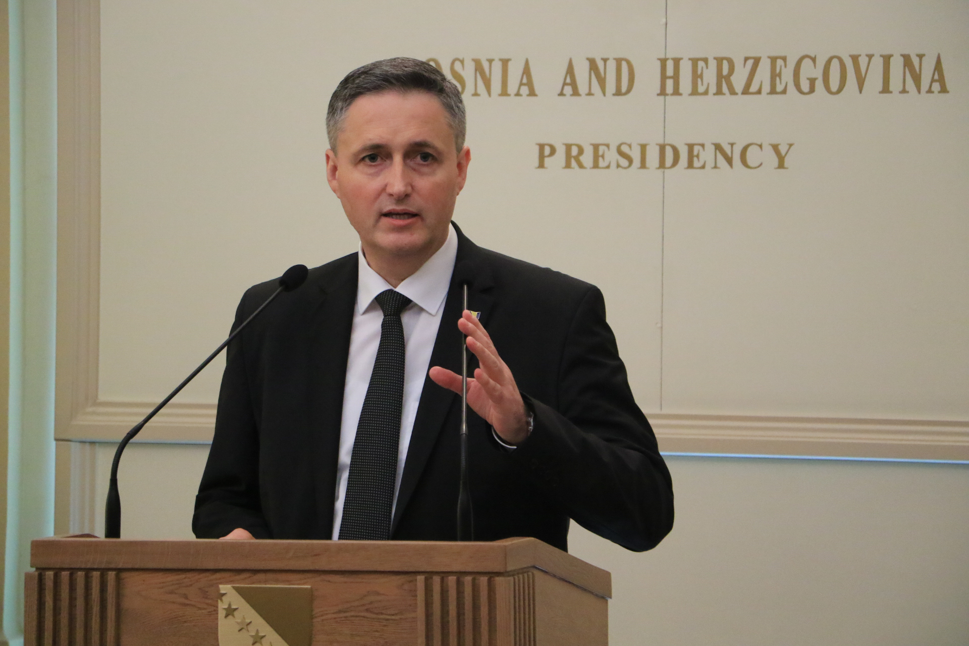 Bećirović pozvao NATO i EUFOR da rasporede snage na strateške tačke ...