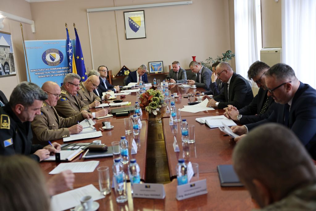 Radno-konsultativni sastanak u MO i OSBiH: Stanje na izuzetno ...