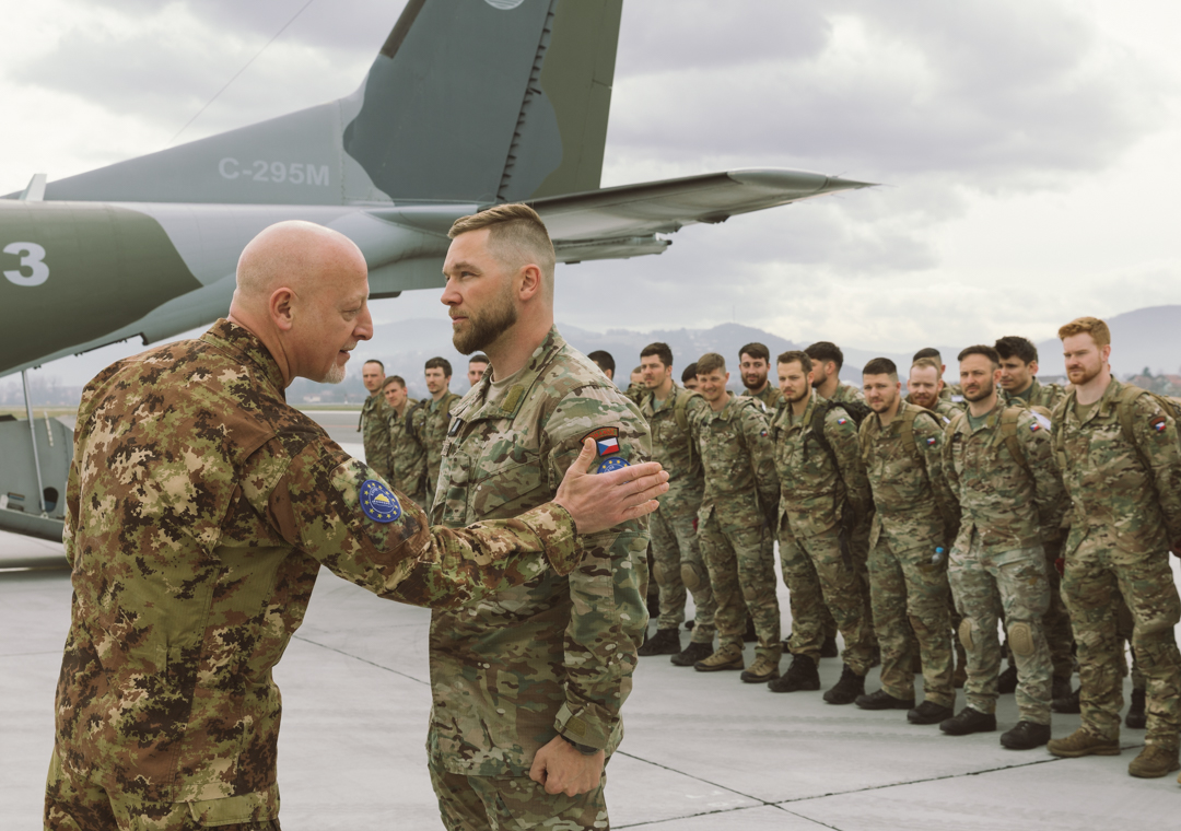 Vojnici iz rezervnog sastava Češke Republike stigli na sarajevski aerodrom