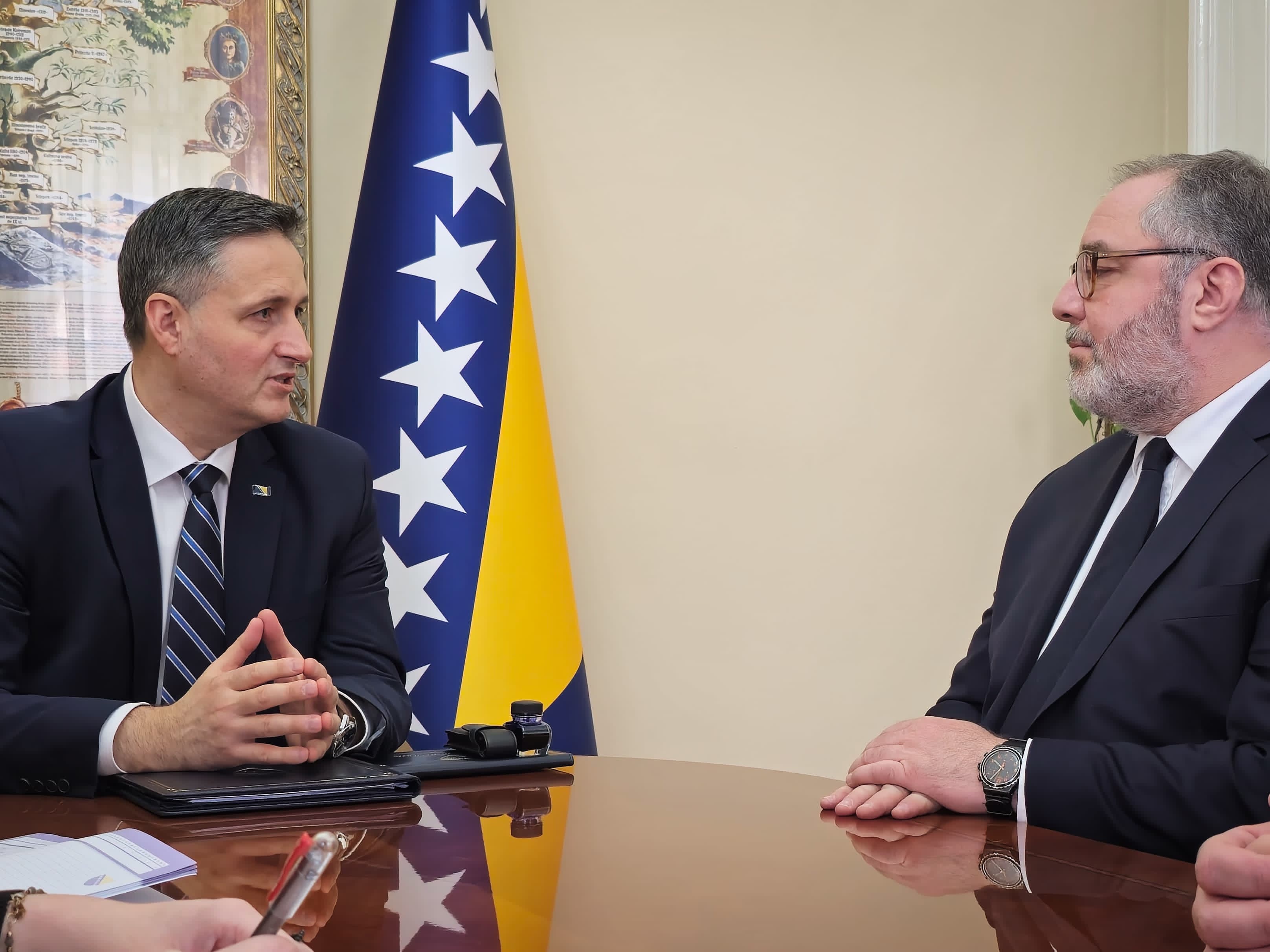 Bećirović sa senatorom Francuske: Važno je ojačati EUFOR i rasporediti ...