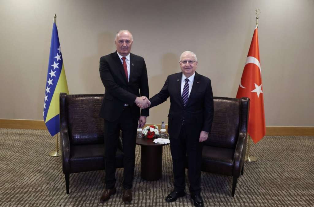 Helez s turskim ministrom odbrane Gülerom: Obuka, donacije i podrška ...