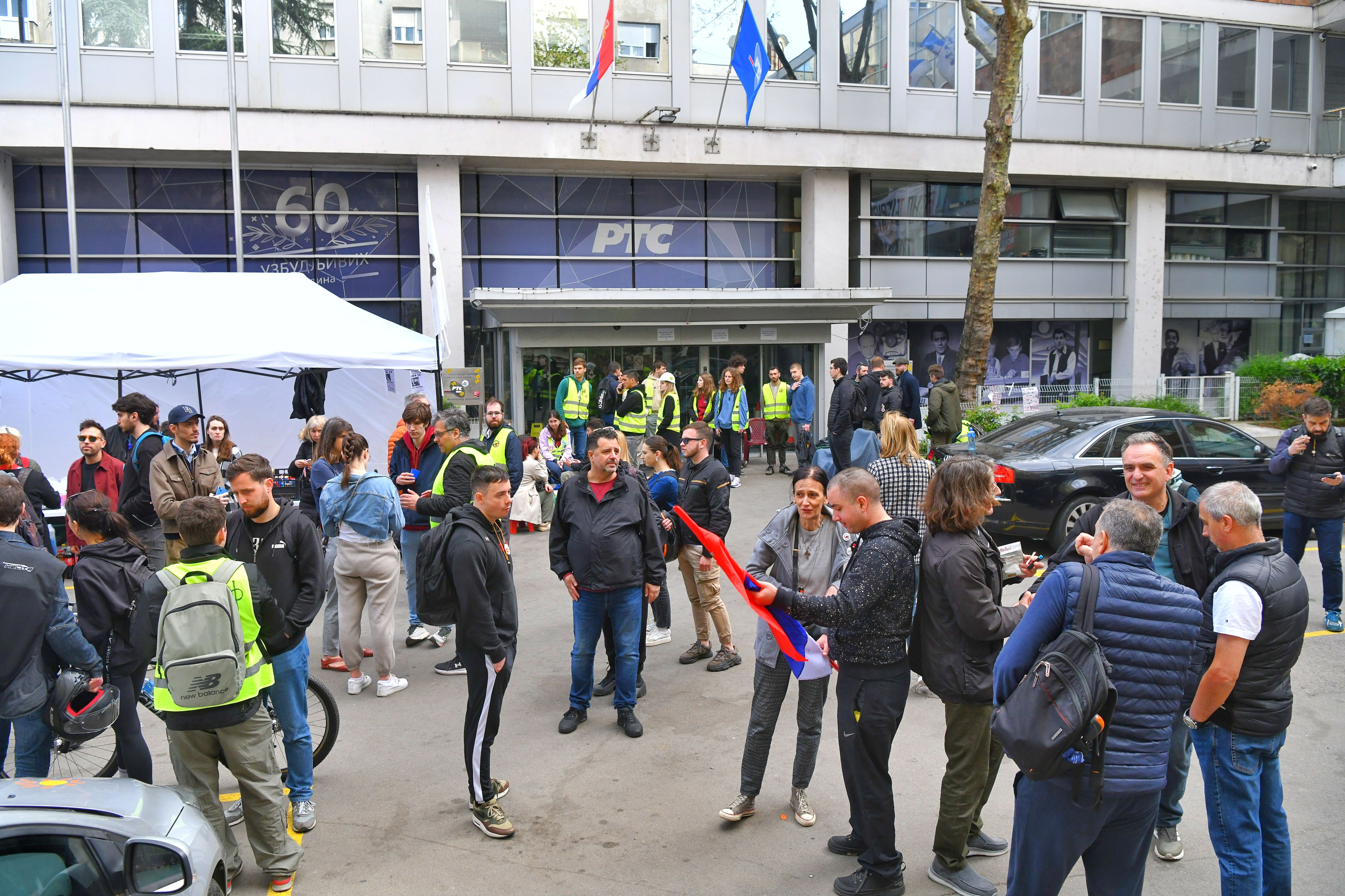 Nastavljena blokada RTS-a: Jutros ponovo nije emitovan jutarnji program