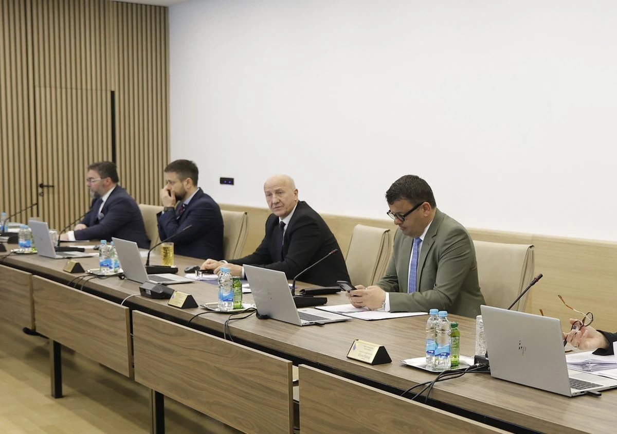 Četiri državna ministarstva zapošljavaju: U toku konkursi za stručne ...