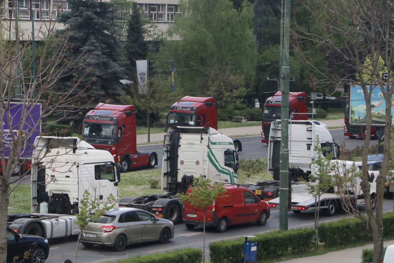 Više od 500 kamiona prošlo kroz Sarajevo: Prijevoznici imaju četiri ...