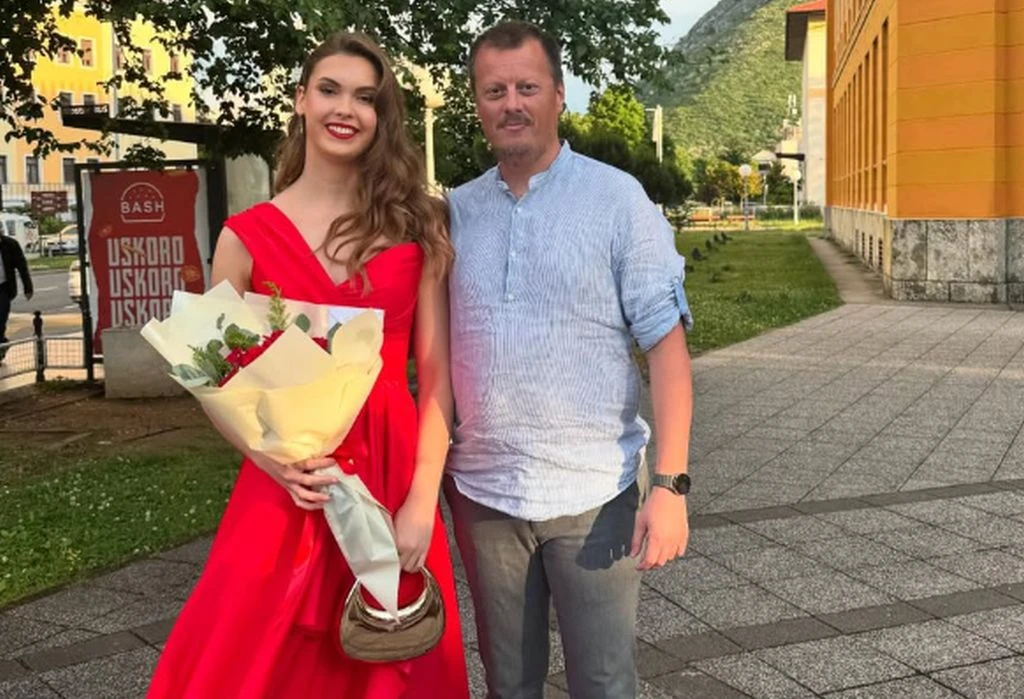 Lana Pudar zablistala na maturskoj večeri