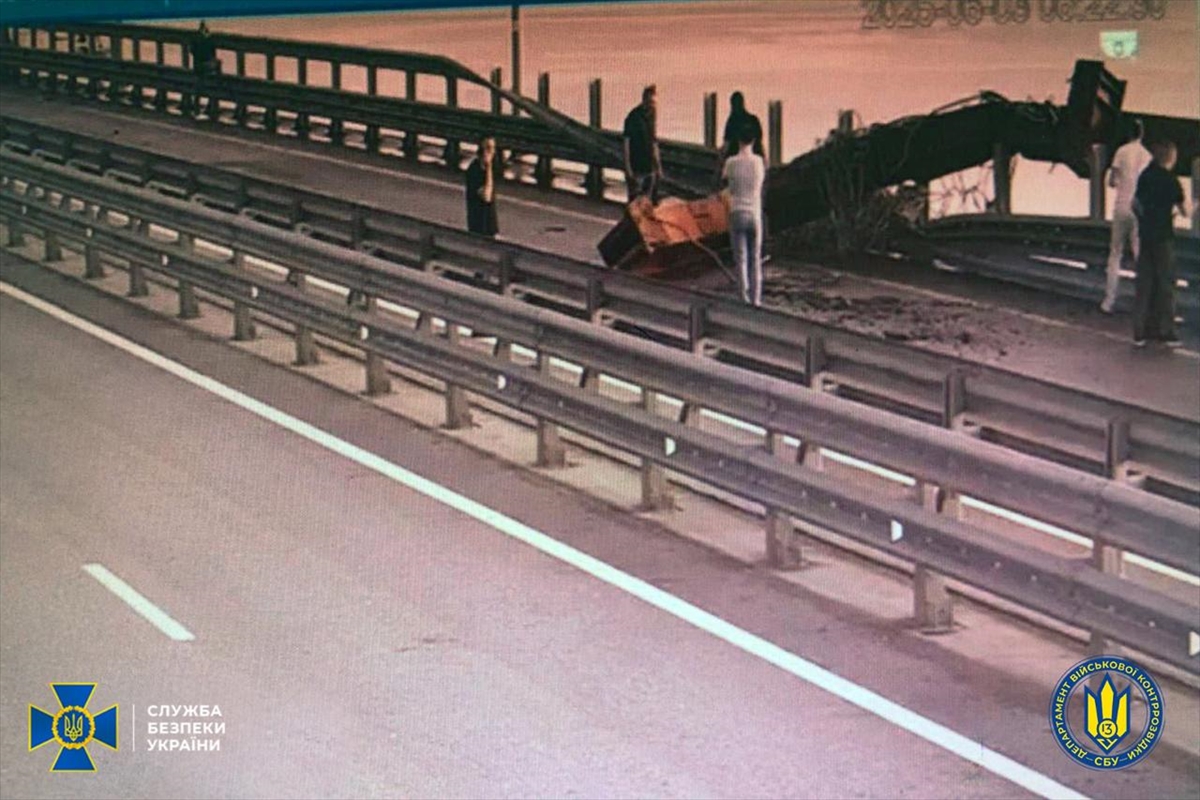 Ukrajina tvrdi da je oštetila Krimski most koji povezuje kopneni dio Rusije s Krimom