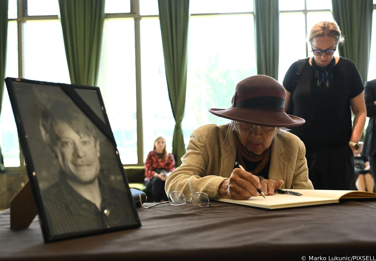 Komemoracija za Matiju Dedića: Svima nama će zvuk njegovog klavira na ...