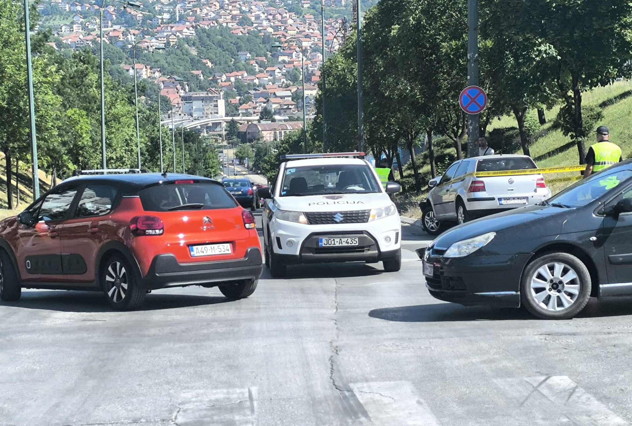 Pješak teško povrijeđen u nesreći u Sarajevu, sudarila se dva automobila