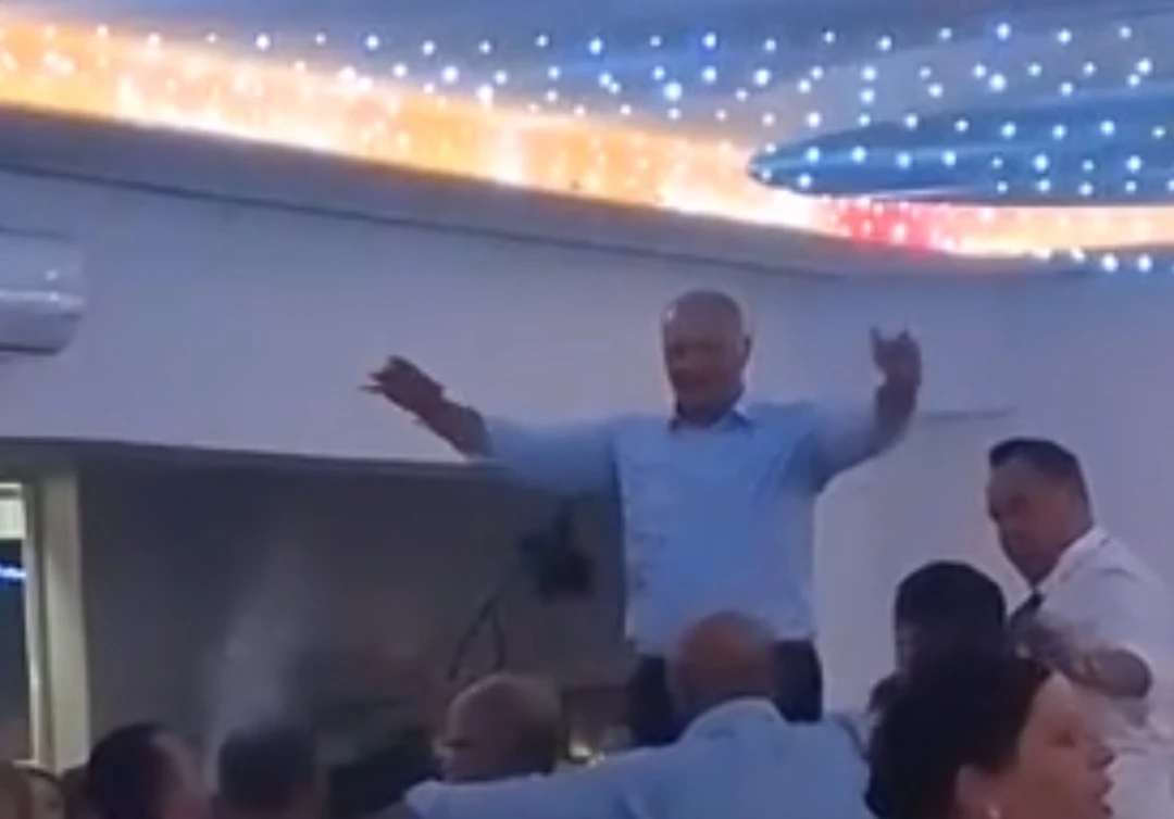 Zukan Helez o "nastupu" na stolu uz Thompsona: Pjevao sam iz srca, to je rodoljubna pjesma