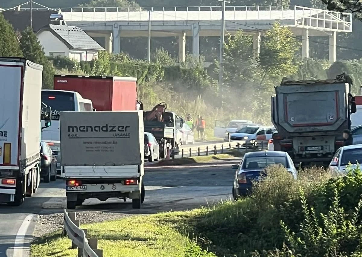 Udes u Žepču, formiraju se kolone vozila