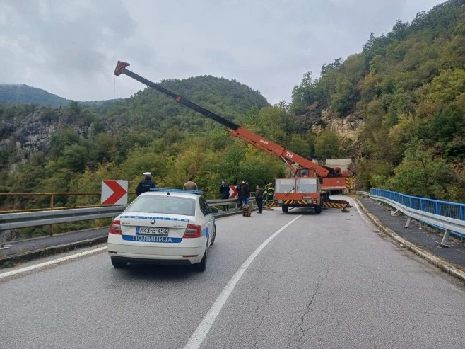 Vozilo sletjelo u kanjonu Rzava kod Višegrada, sumnja se da je u njemu bilo više putnika