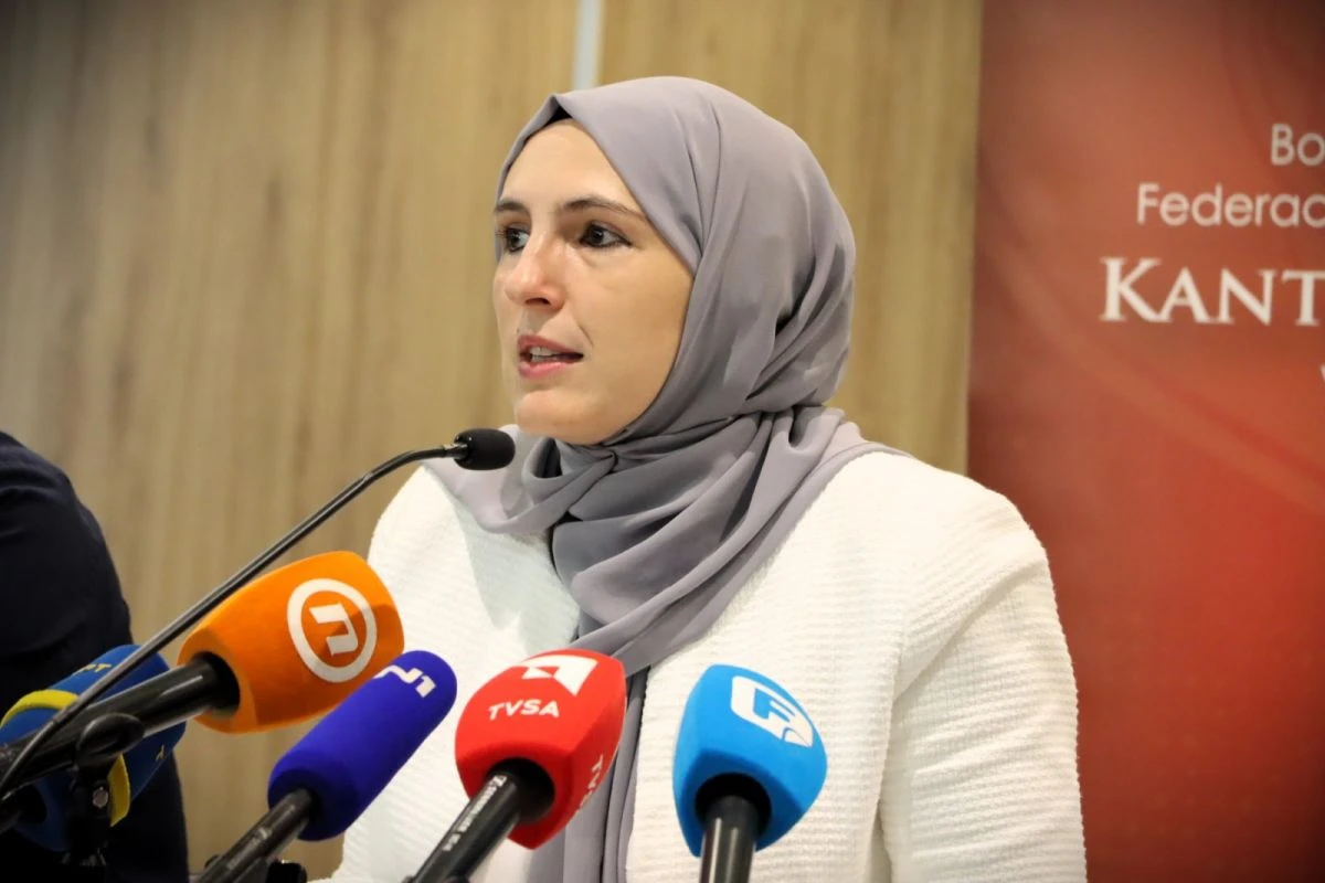 Hota-Muminović: Prosječna primanja nastavnika 2.500 KM, pokrenut postupak pregovora o novim ...